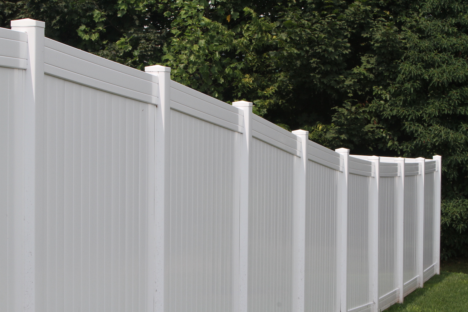 A Vinyl Privacy Fence Provides Backyard Solitude | Dutch Way